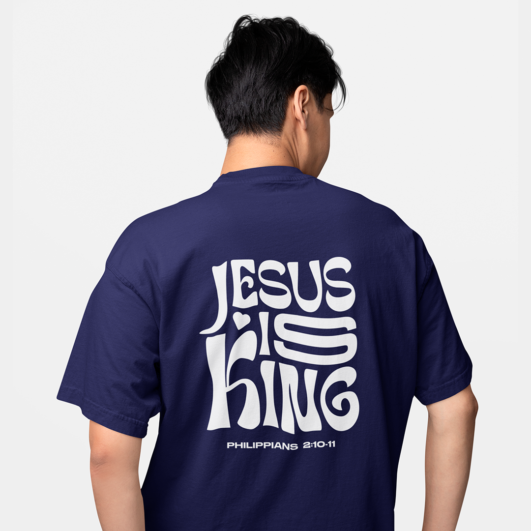 T-Shirt Classic Camiseta Reinou - JESUS IS KING - Azul Marinho em ...
